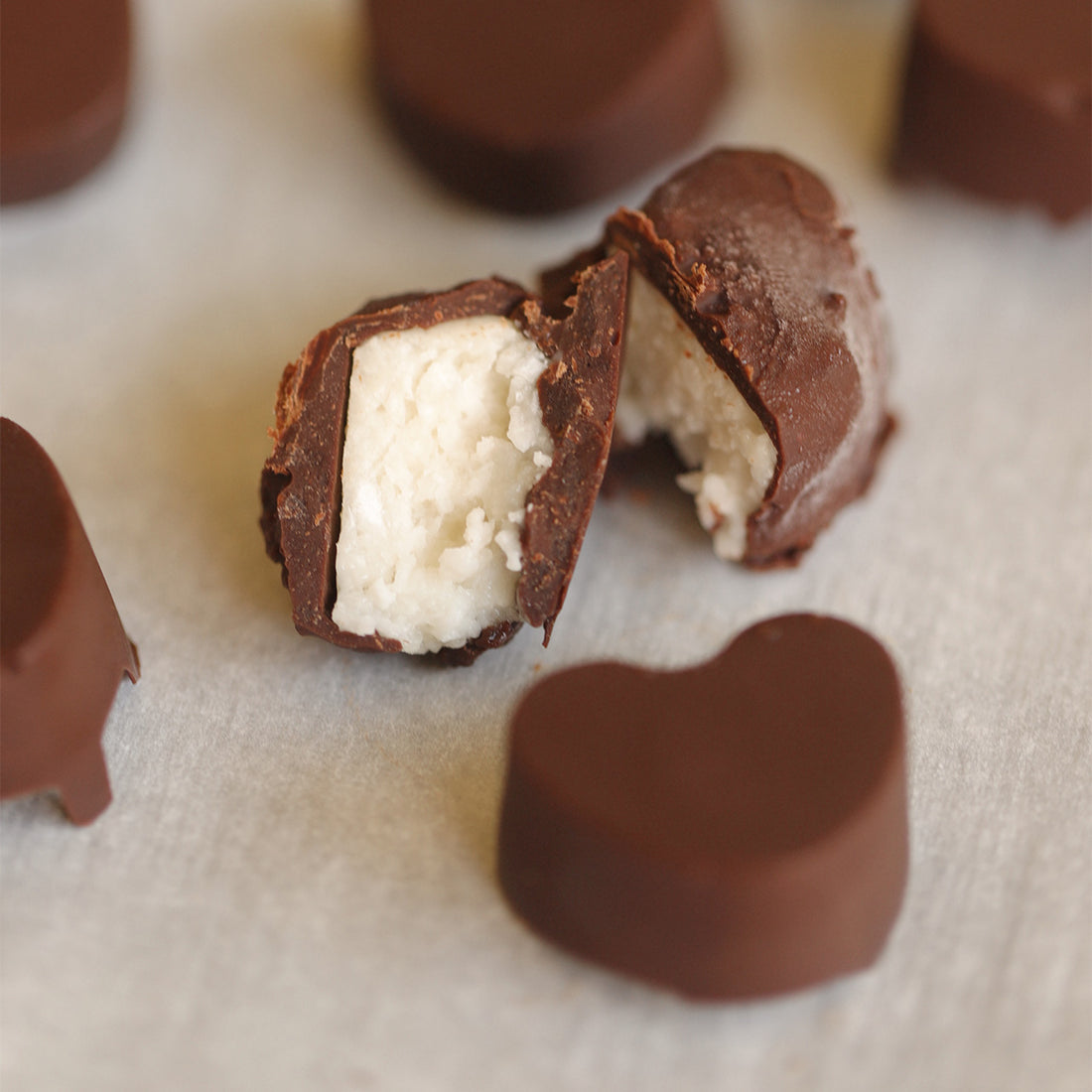 Corazones de chocolate rellenos de coco – Culto.life